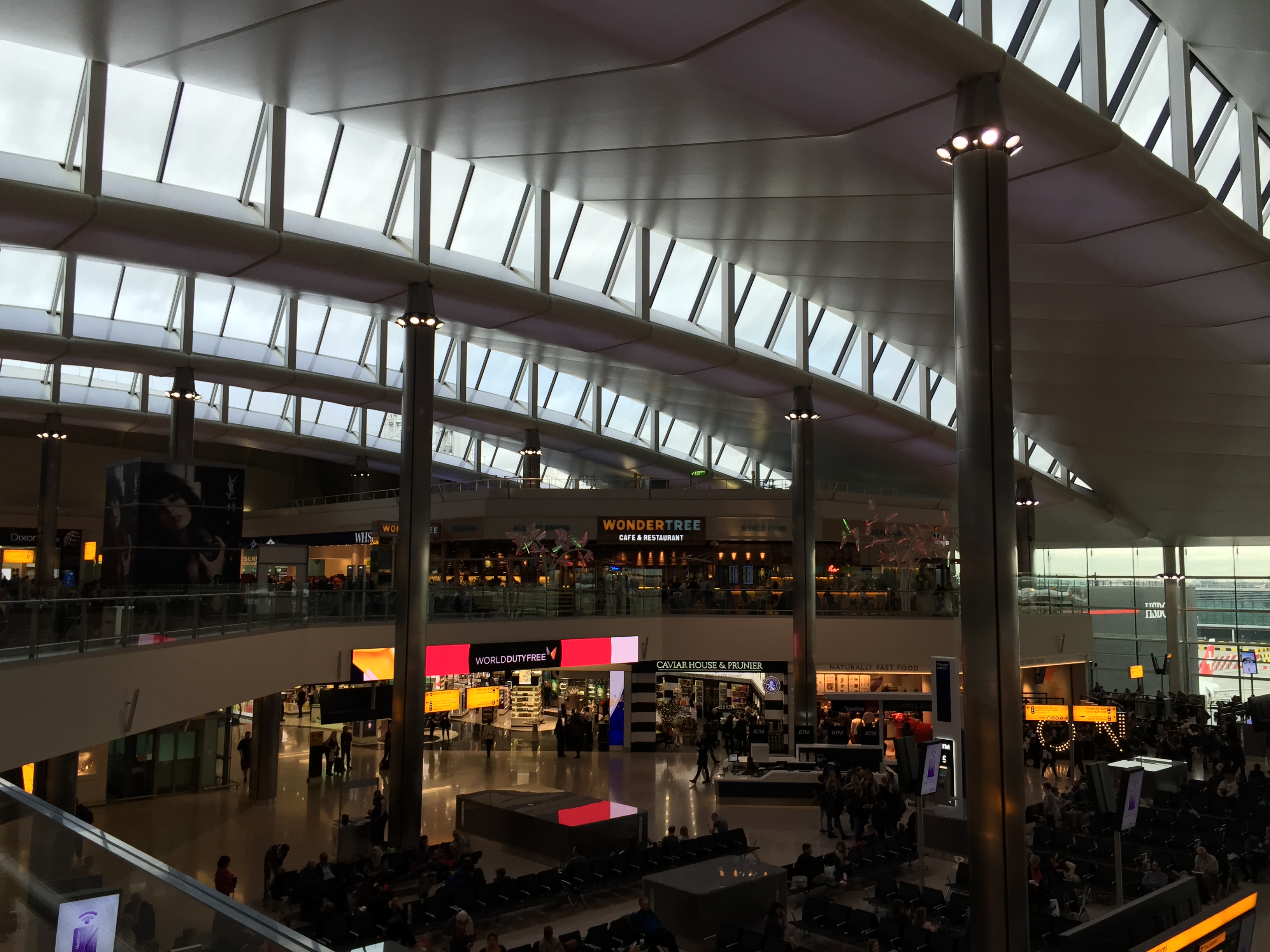 Flying through Heathrow's Terminal 2 - The Queens Terminal